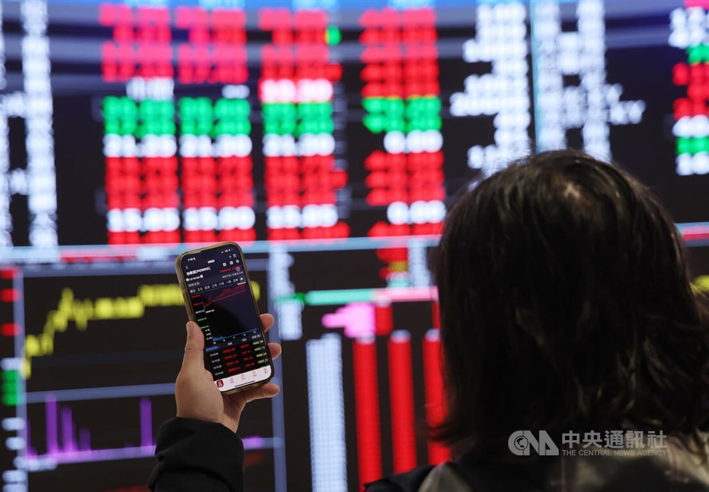 Taiwan shares close up 0.76% - Focus Taiwan