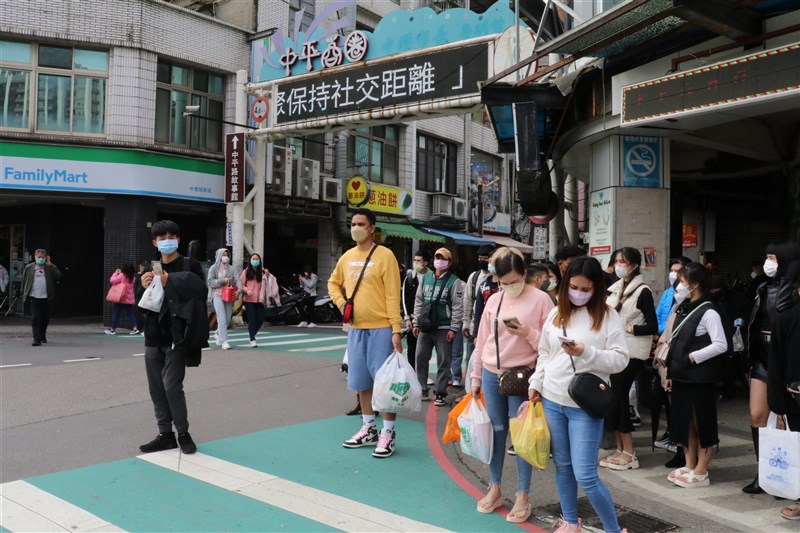 Migrant workers in Taiwan lean on communities for comfort (Part 1/2 ...