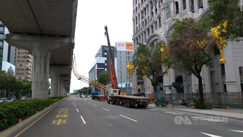 9 hospitalized after crane boom collapses at construction site - Focus Taiwan