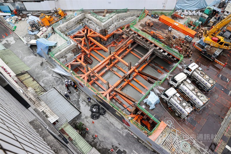 Taipei mayor vows to hold builders accountable for road sinkhole ...