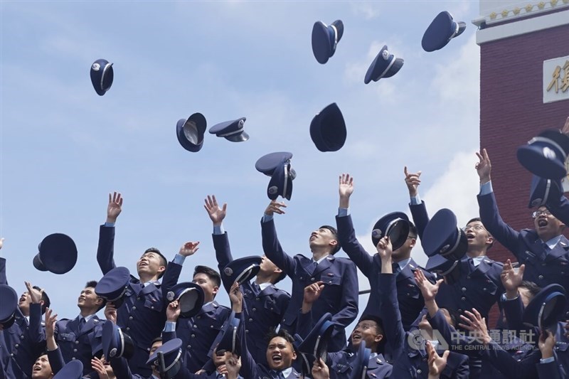 President highlights troop pay raise at military graduation ceremony ...