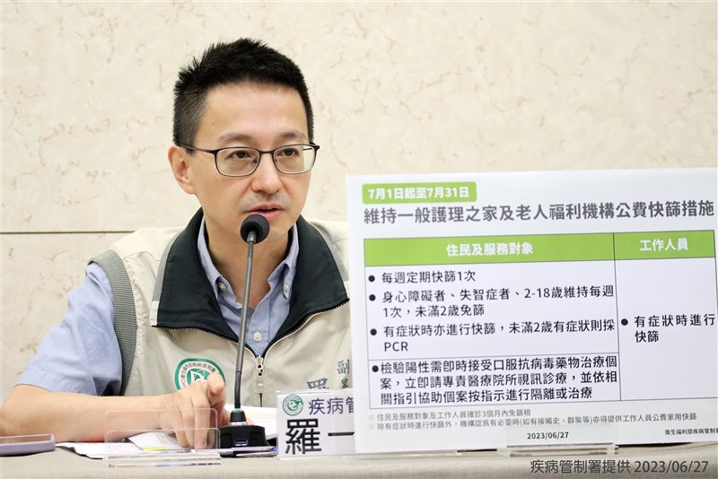 Taiwan's COVID-19 cases tick down slightly but remain on plateau ...