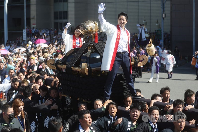 Japanese ceremonial palanquins festively 'collide' around Taipei ...