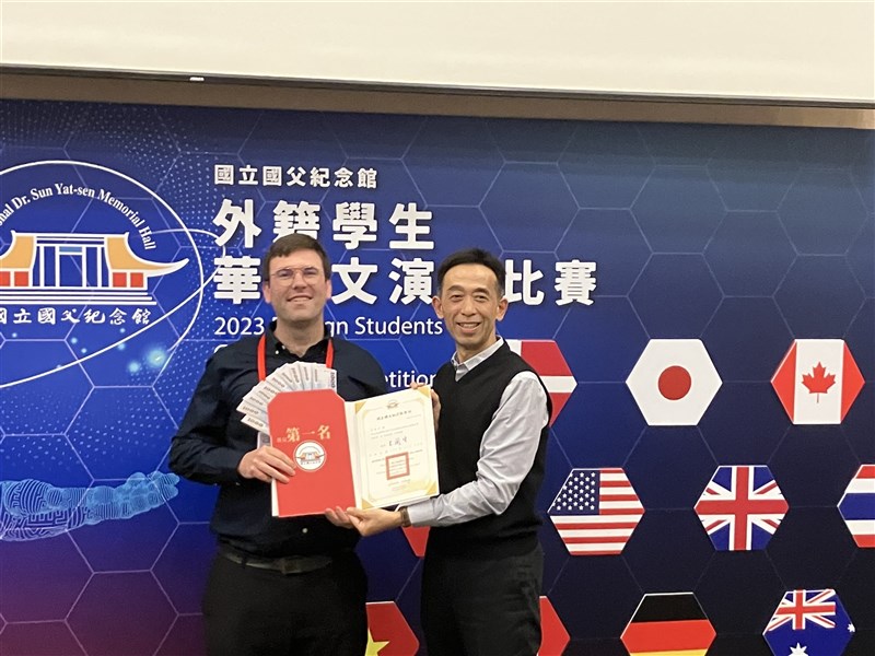 3 Americans win top prizes in foreign student Chinese speech contest ...