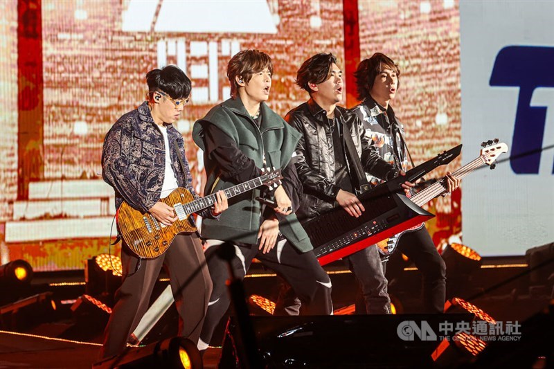 Parties, fireworks held across Taiwan on New Year's Eve - Focus Taiwan