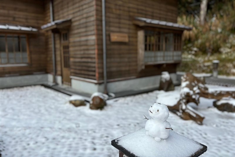 Snow falls in mountains across Taiwan - Focus Taiwan