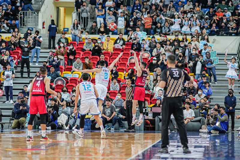 Wang Lu-hsiang steals show in Steelers' first win over Braves this ...