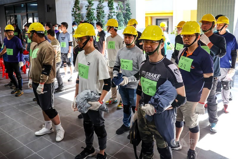 Taiwan Railway Corp. applicants undergo physical examination - Focus Taiwan