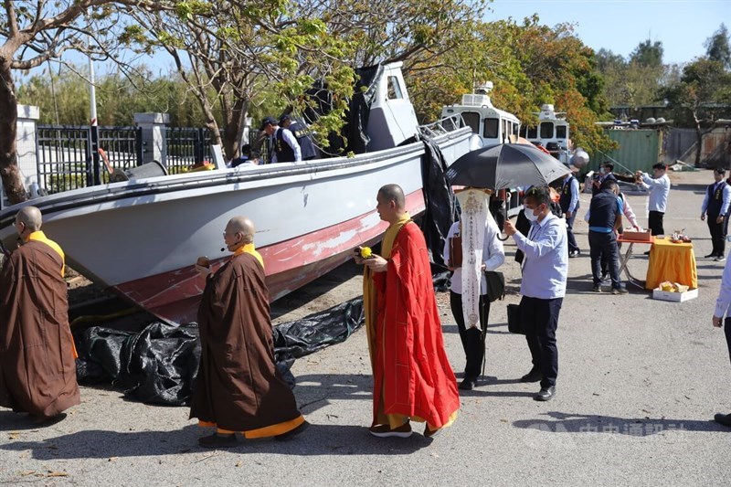 Relatives of Chinese men who died in Coast Guard chase arrive in Kinmen ...