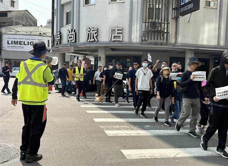Flash mob protesters across Taiwan object traffic act amendment - Focus ...