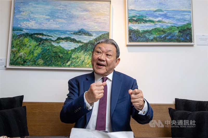 U.K. parliamentarian praises Taiwan's democracy, world-class whiskey ...