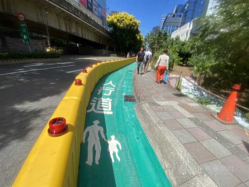 Legislature passes new pedestrian sidewalk safety rule - Focus Taiwan
