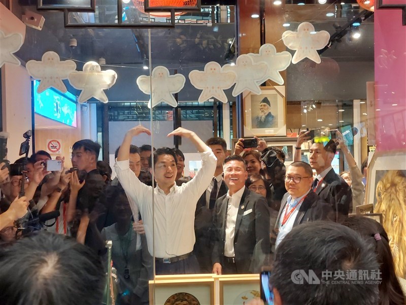 Mayor Chiang Wan-an meets with Shanghai official in Taipei - Focus Taiwan