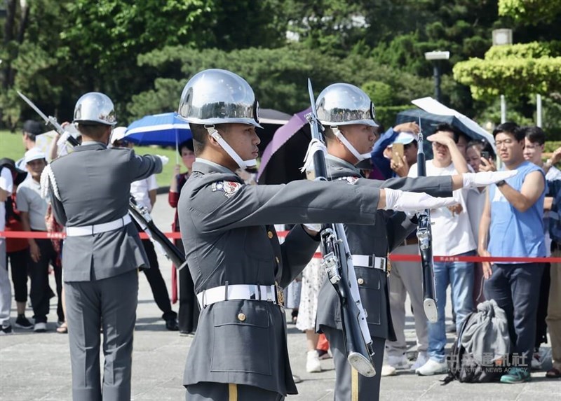 CKS Memorial Hall honor guard performs 1st handover ceremony outdoors ...