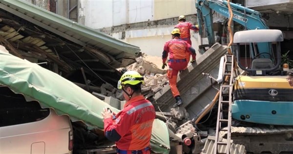 1 killed, 2 trapped in Taichung building collapse - Focus Taiwan