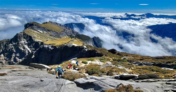 High on Taiwan: A hiker's unrelenting pursuit of beautiful Taiwan peaks ...
