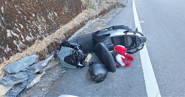 Motorcyclist rescued after crashing, falling into ravine in Nantou ...