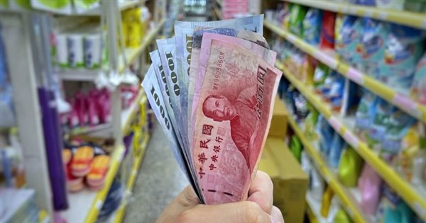 U.S. dollar closes lower on Taipei forex market - Focus Taiwan