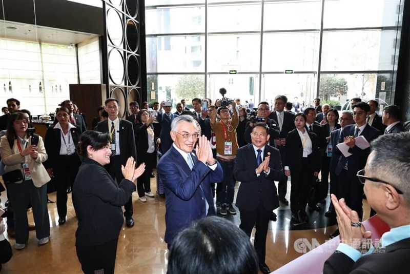 Mantan PM Menteri Lin Hsin-i tiba di Peru untuk KTT APEC - Fokus Taiwan