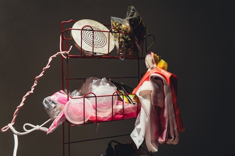 Nusantara dalam aroma dan bahan masakan, Toko Indonesia di karya seni ...