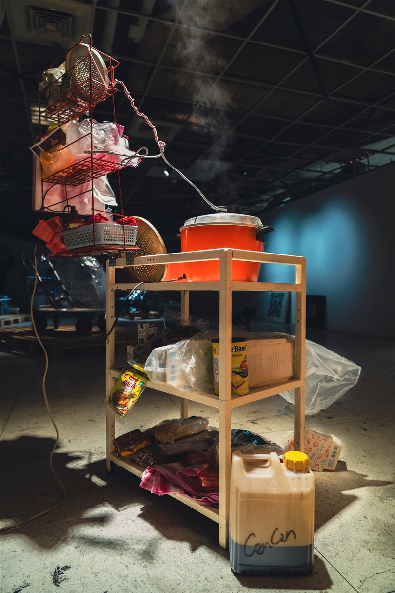 Nusantara dalam aroma dan bahan masakan, Toko Indonesia di karya seni ...