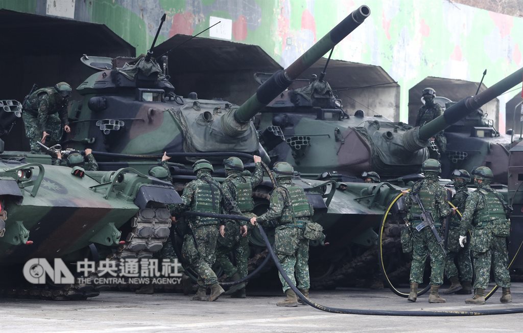 10分鐘打造一輛欺敵戰車 充氣式M60A3亮相 | 政治 | 中央社 CNA