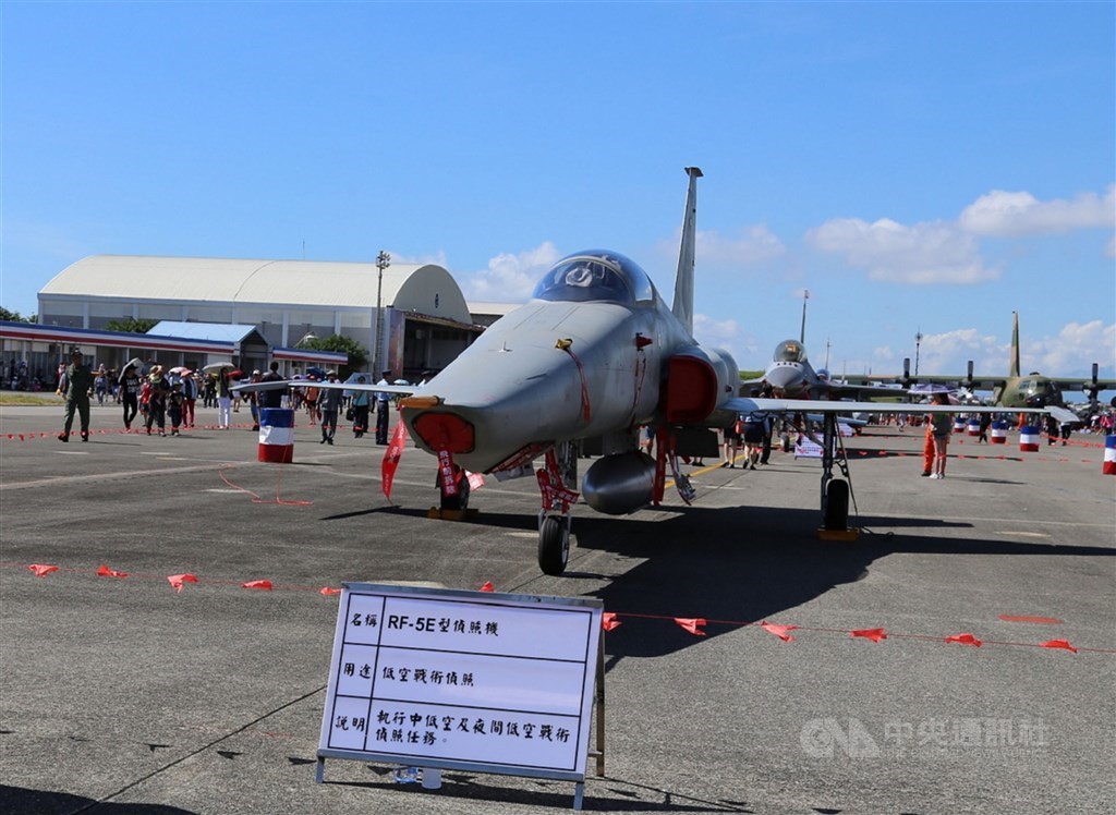 空軍RF-5E偵照機夜航訓練 起落架燈號異常平安落地 | 政治 | 重點新聞 | 中央社 CNA