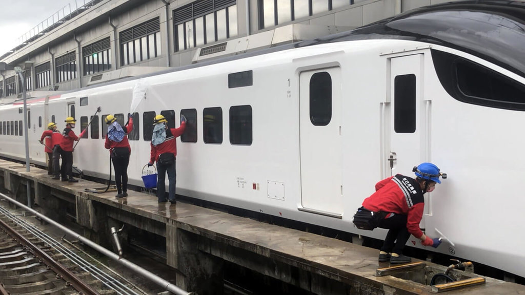 幫EMU3000型城際列車洗澎澎 台東有15名機會 | 地方 | 中央社 CNA