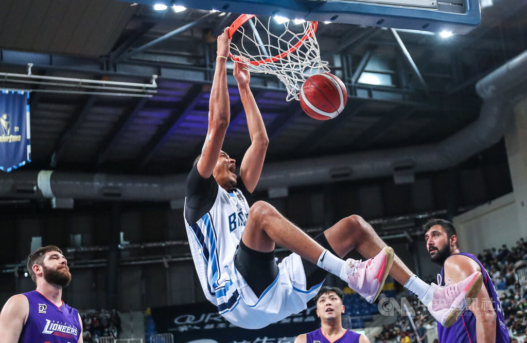 PLG瓊斯第4節飆10分 勇士開幕戰勝攻城獅開紅盤 | 運動 | 中央社 CNA