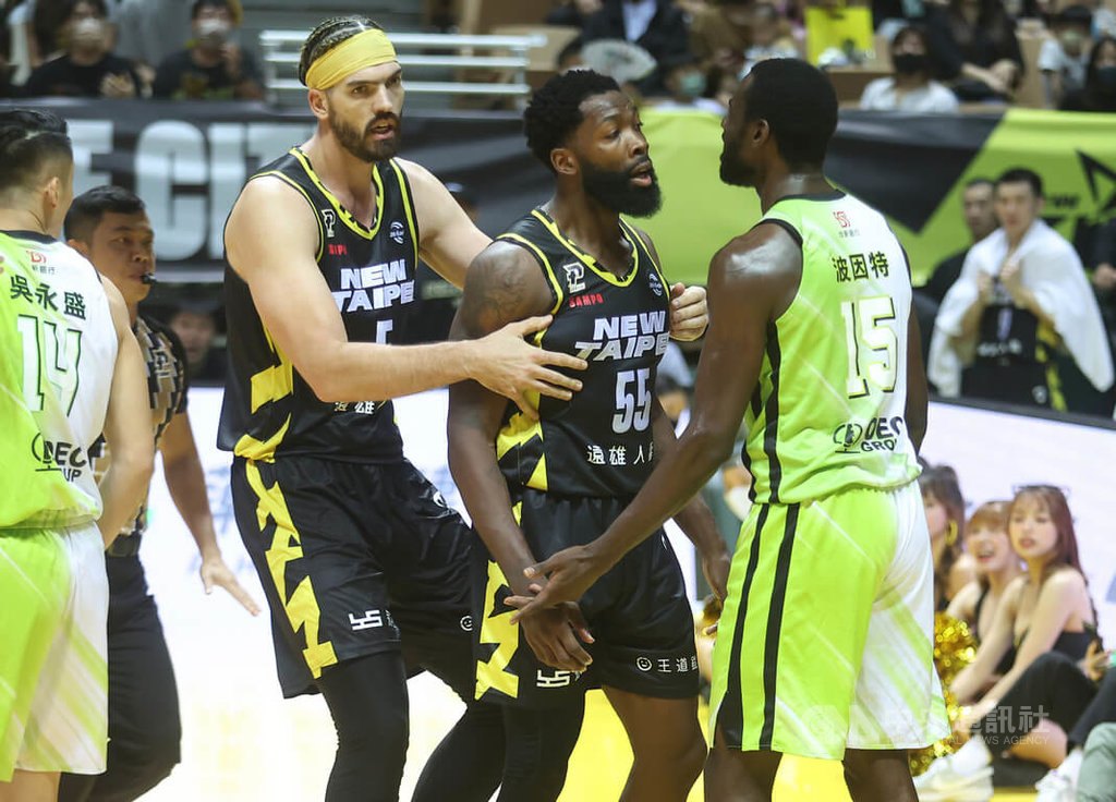 吳家駿手勢批評、侮辱裁判 PLG開罰1.5萬 | 運動 | 中央社 CNA