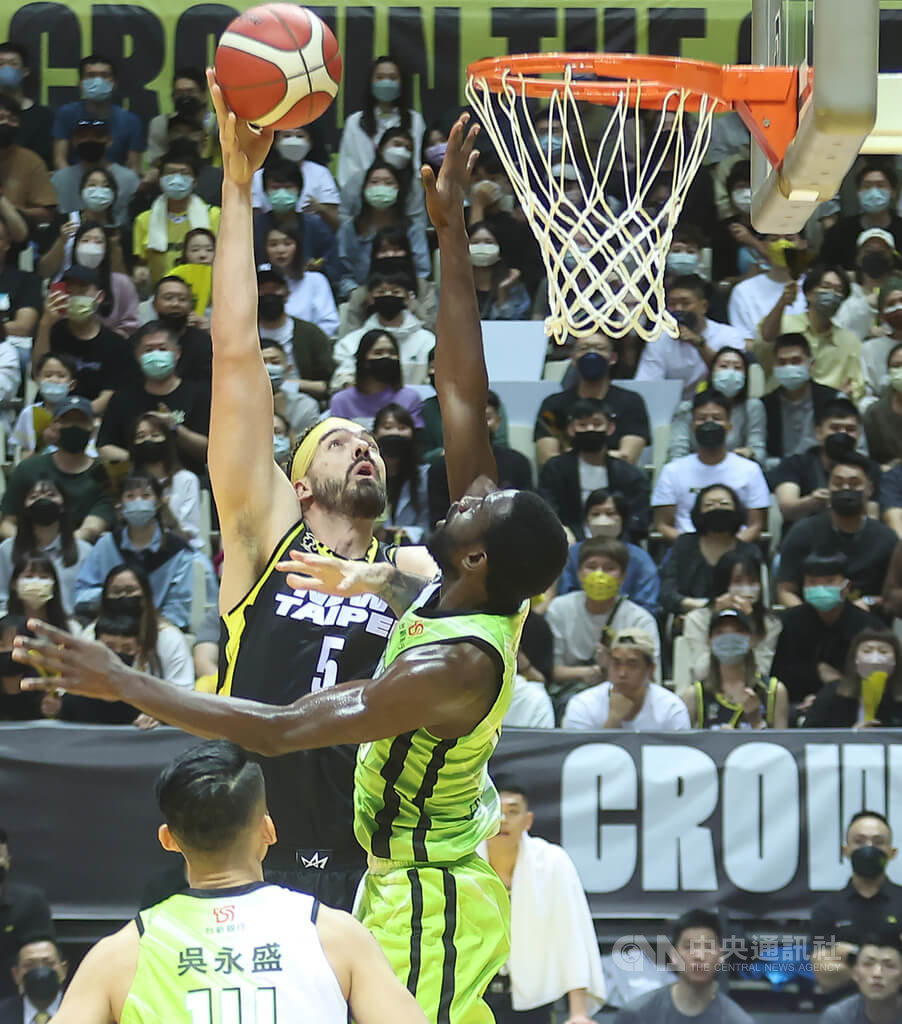 吳家駿手勢批評、侮辱裁判 PLG開罰1.5萬 | 運動 | 中央社 CNA