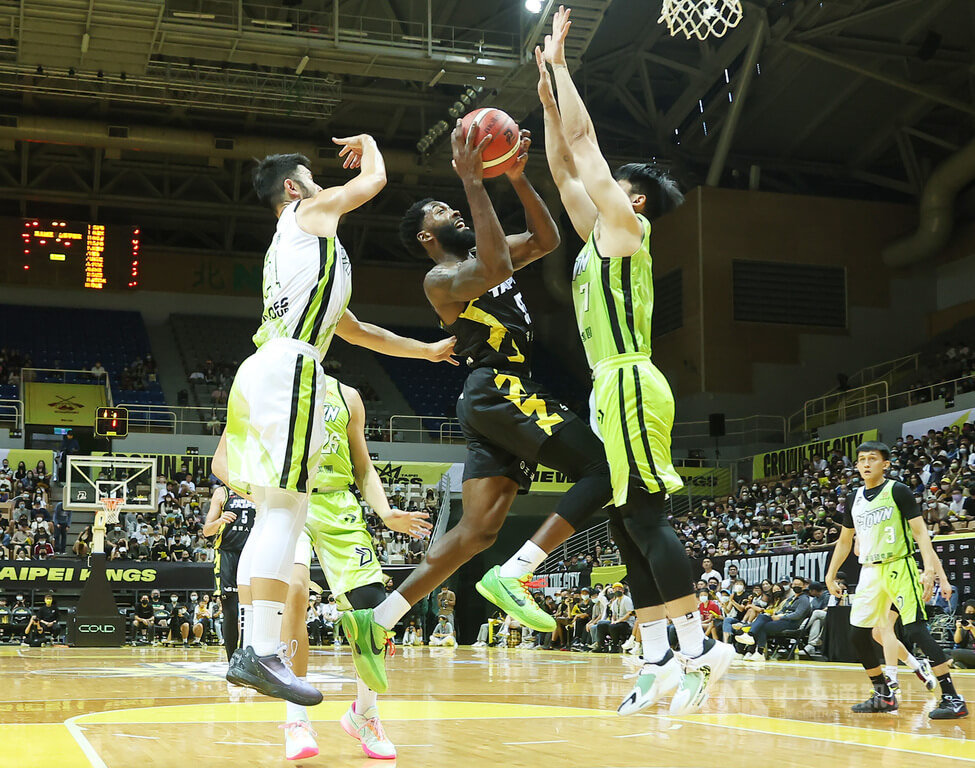 吳家駿手勢批評、侮辱裁判 PLG開罰1.5萬 | 運動 | 中央社 CNA