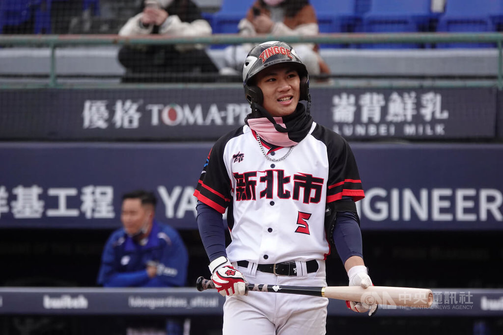 天冷條件嚴苛 富邦U18新北白把握機會搶分拿勝 | 運動 | 中央社 CNA