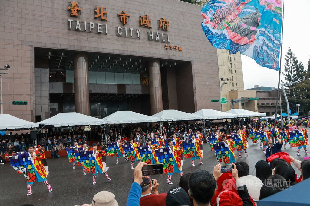 台灣燈會開展 日本Yosakoi團隊踩街重現夜來祭[影] | 生活 | 中央社 CNA
