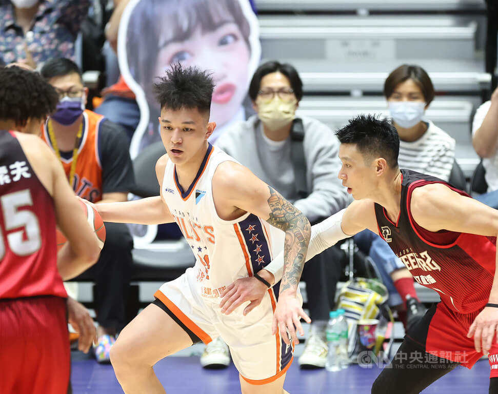PLG林書豪率鋼鐵人擊退領航猿 半場分差破紀錄 | 運動 | 中央社 CNA