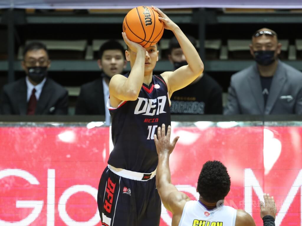 T1謝亞軒連莊月MVP 霍華德首獲最佳外援 | 運動 | 中央社 CNA