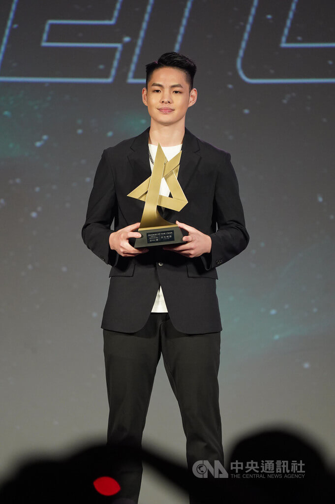 「台灣黑豹」阿巴西擊敗最強隊友 獲T1年度MVP | 運動 | 中央社 CNA