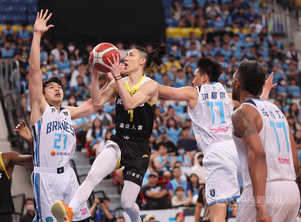 PLG曼尼高大三元 國王勝勇士總冠軍賽2比2扳平 | 運動 | 中央社 CNA