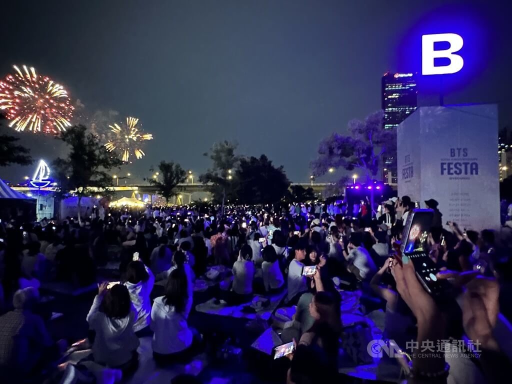 BTS出道10週年慶祝活動 吸引40萬人齊聚汝矣島 | 娛樂 | 中央社 CNA