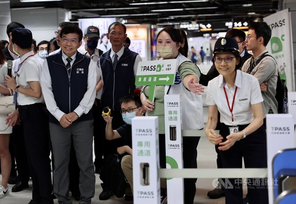 TPASS通勤月票兩天41.4萬人次使用 首個上班日台北車站順暢 | 生活 | 中央社 CNA