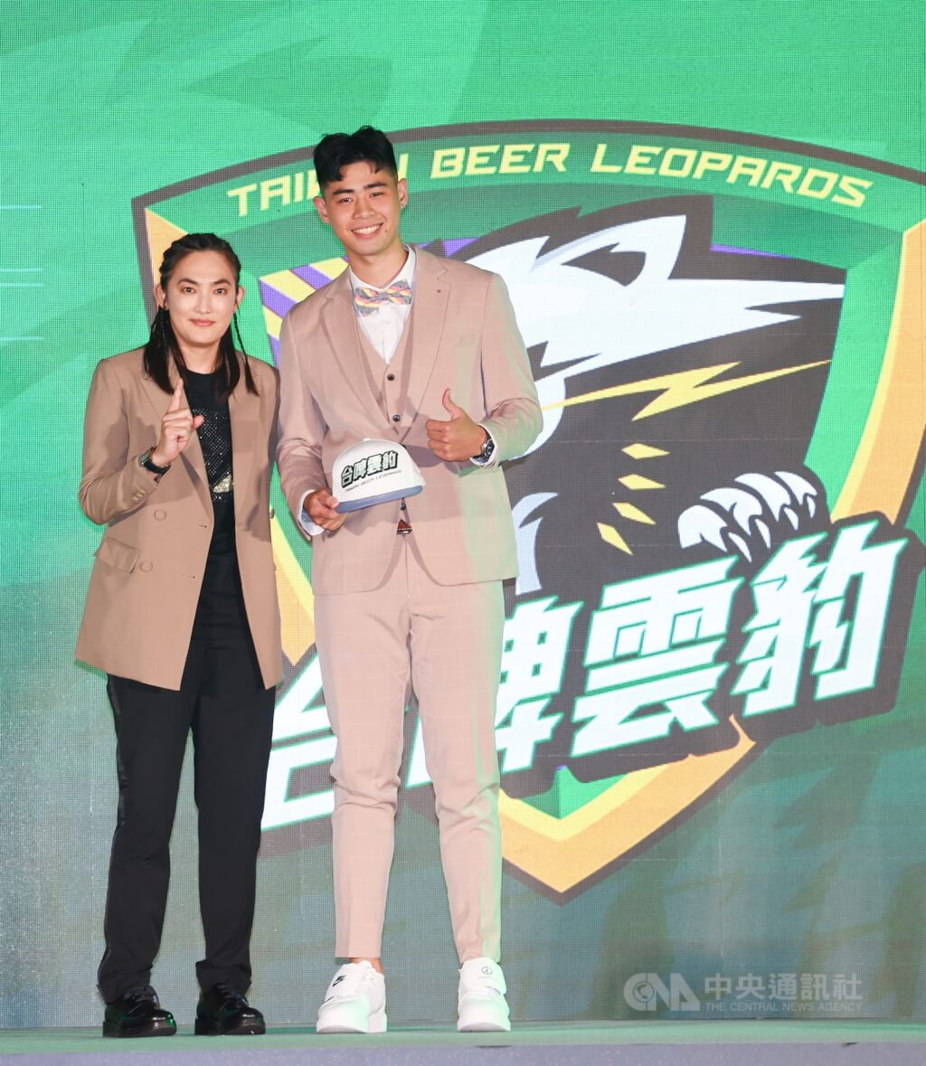台啤雲豹相中林信寬 成T1首名選秀狀元[影] | 運動 | 中央社 CNA