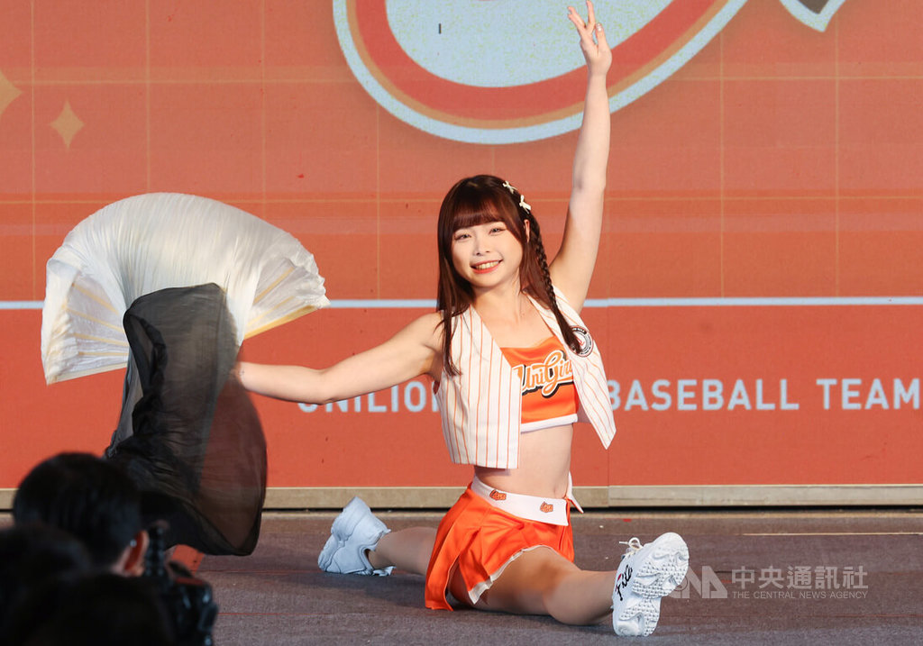 獅隊UniGirls增2名日籍成員 對台式熱情應援印象深 | 運動 | 中央社 CNA