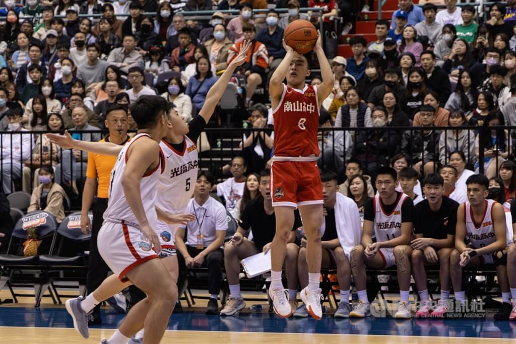 包辦HBL新人王、MVP 南山黃瀚陞壓力大到夢遊 | 運動 | 中央社 CNA