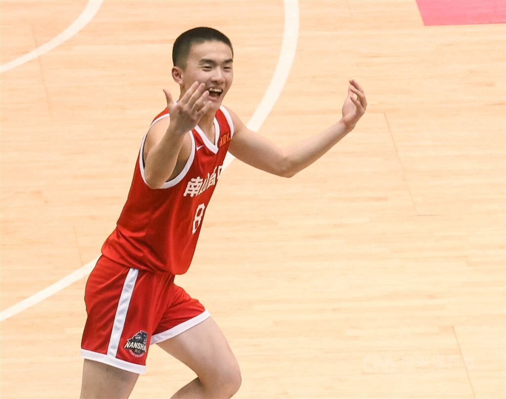 包辦HBL新人王、MVP 南山黃瀚陞壓力大到夢遊 | 運動 | 中央社 CNA