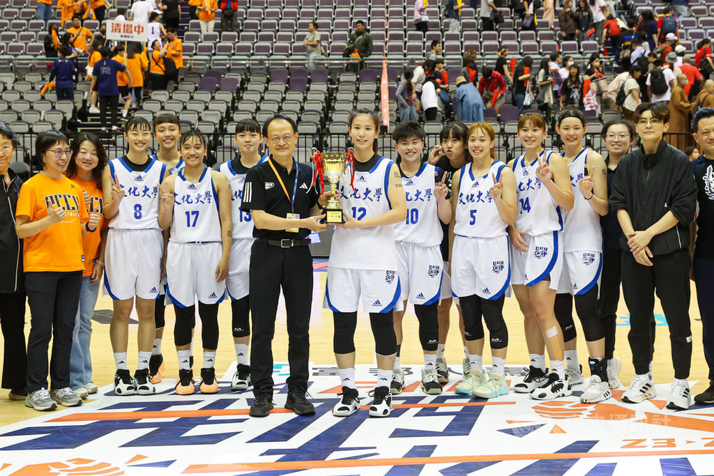 文化女籃奪季軍 郭虹廷許願UBA生涯實現冠軍夢 | 運動 | 中央社 CNA