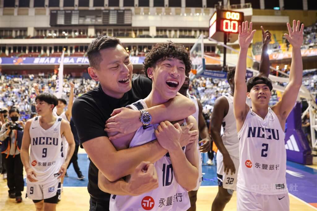 UBA政大4連霸寫紀錄 教頭感傷游艾喆王凱裕畢業 | 運動 | 中央社 CNA