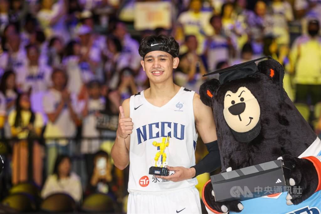 游艾喆蟬聯MVP助政大4連霸 UBA最終戰完美收尾 | 運動 | 中央社 CNA
