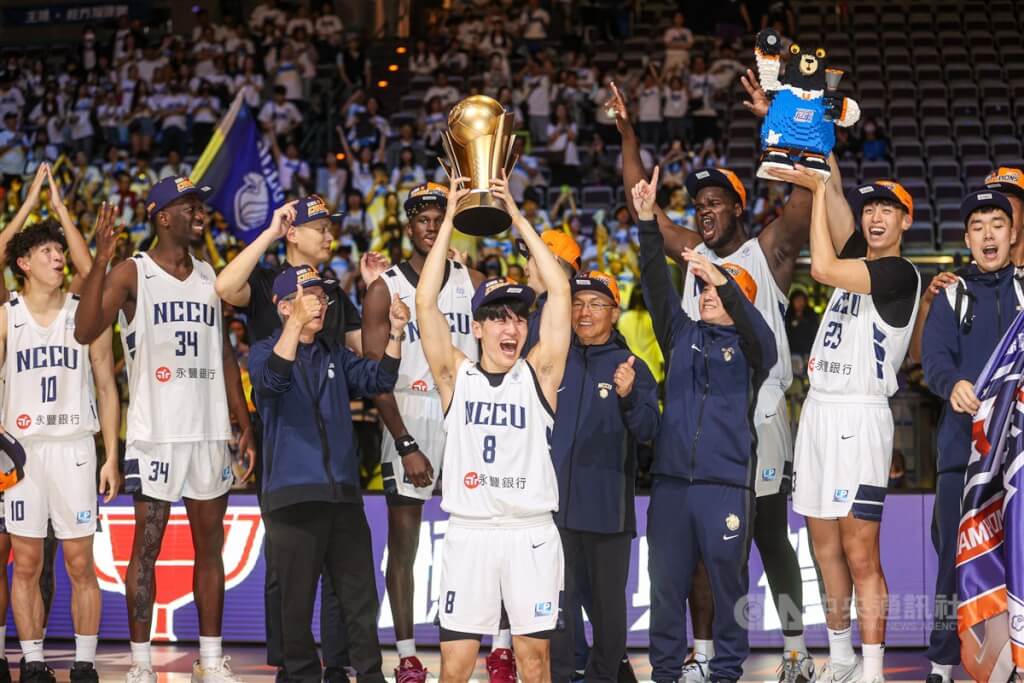 游艾喆蟬聯MVP助政大4連霸 UBA最終戰完美收尾 | 運動 | 中央社 CNA