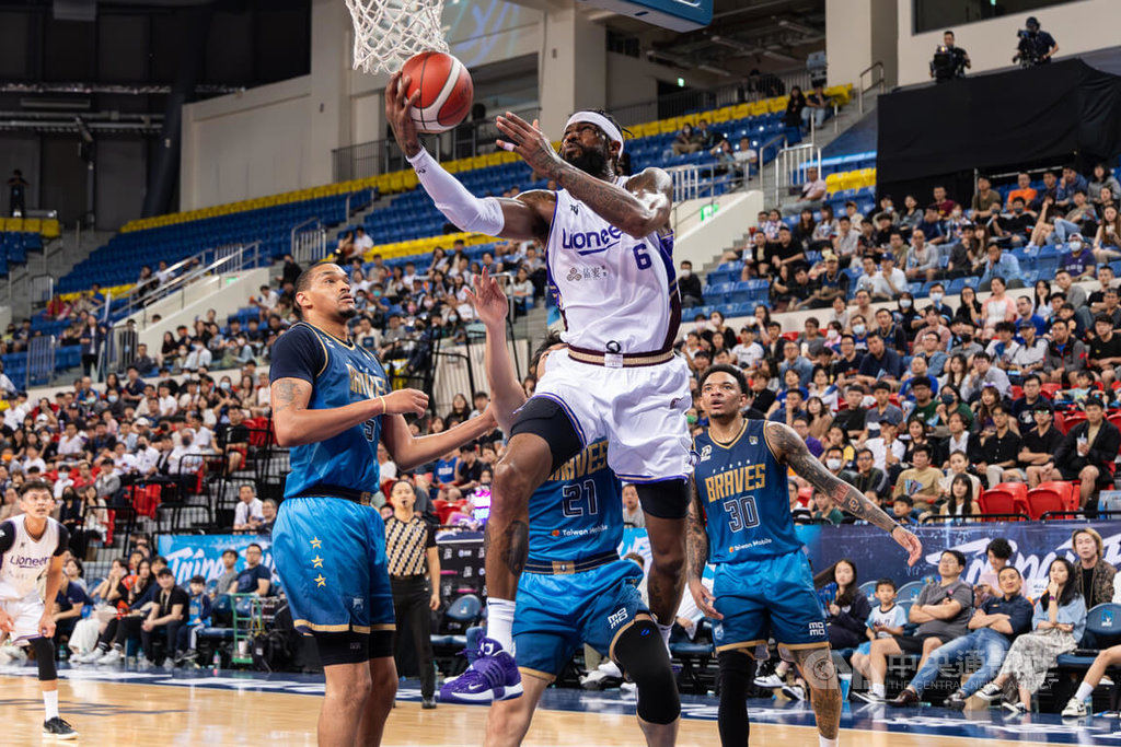 PLG攻城獅19顆三分球轟垮勇士 終止2連敗 | 運動 | 中央社 CNA