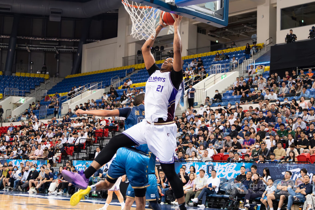 PLG攻城獅19顆三分球轟垮勇士 終止2連敗 | 運動 | 中央社 CNA